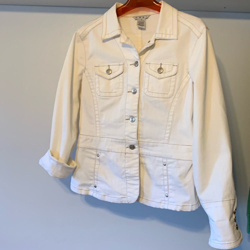 White Jean Jacket. Like New. Buttons And Stitch Detai… - Gem